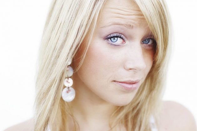 How to Lighten Your Eyebrows Naturally: The 5 Effective Ways to Follow